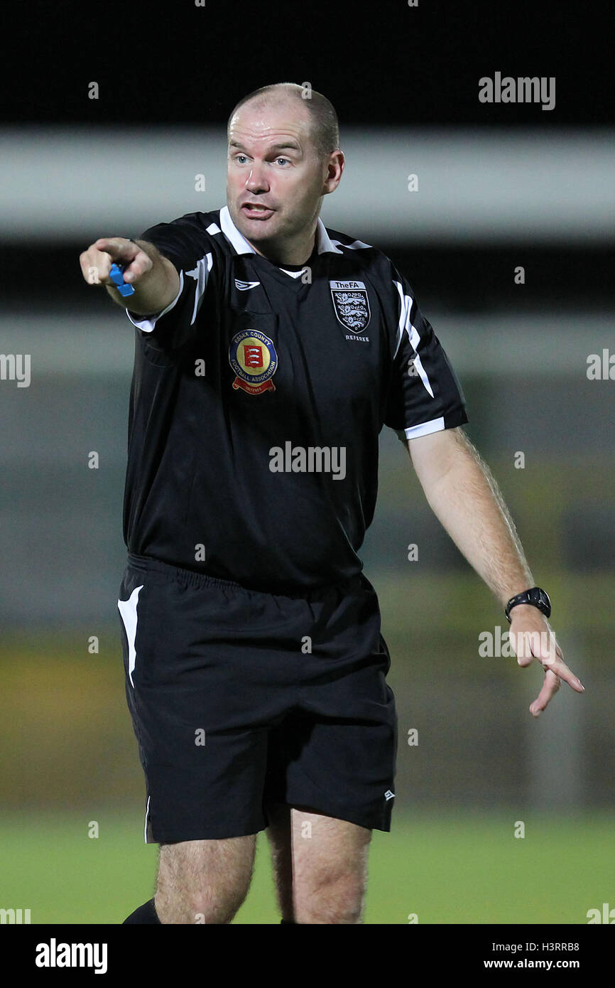 Grassroots football referee hi-res stock photography and images - Alamy