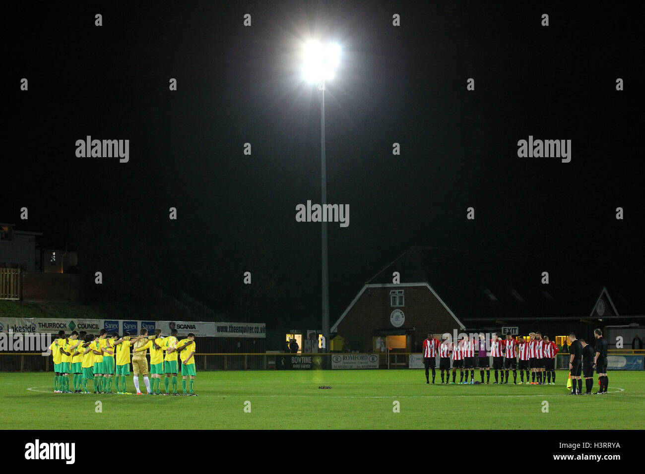 The teams observe a one minute silence for Armistice Day - Thurrock vs ...