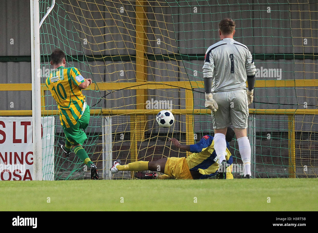 Joe Barnett scores the first goal for Thurrock - Thurrock vs Romford ...