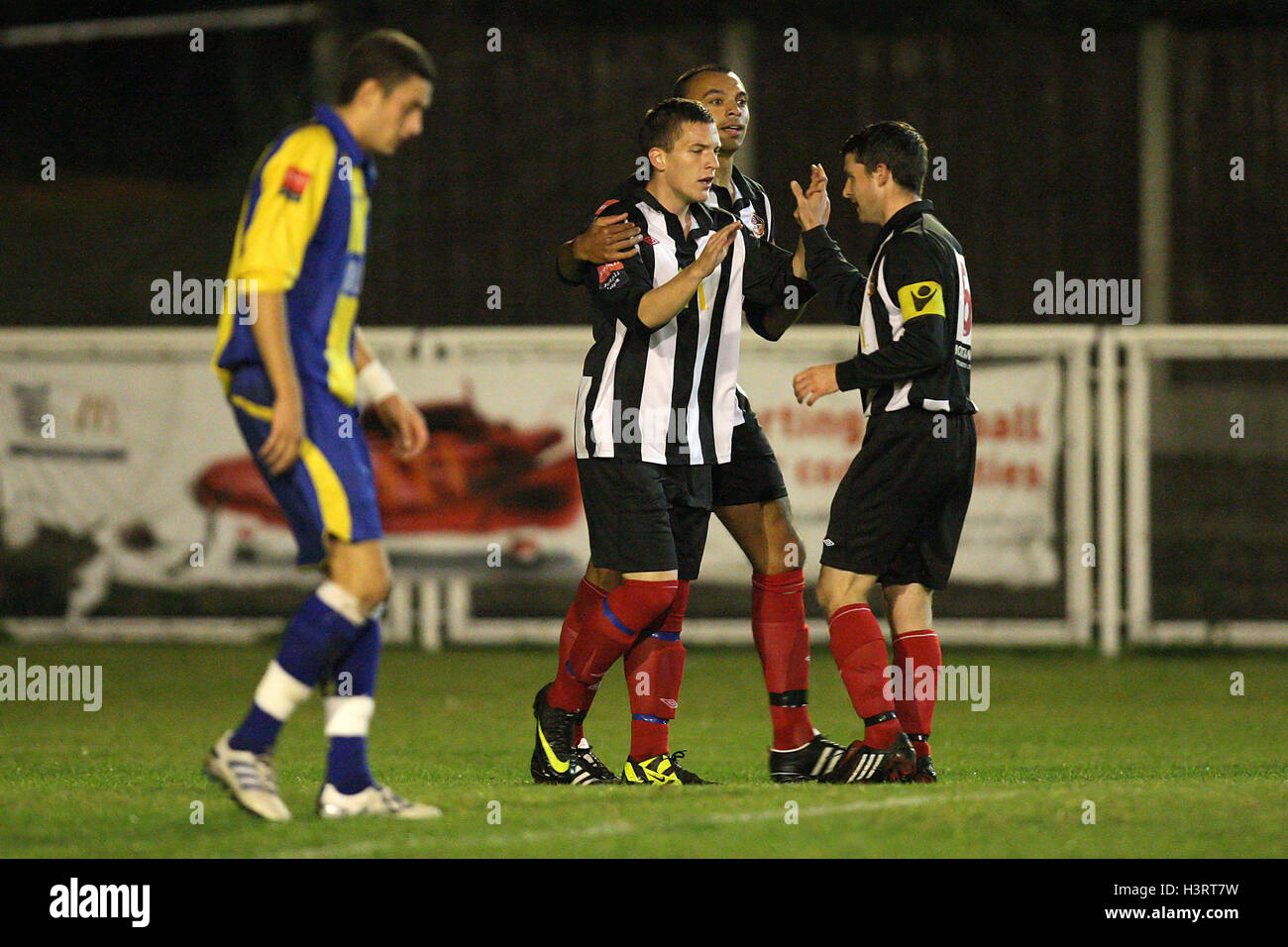 Alex Read (C) celebrates scoring the first goal for Tilbury - Tilbury ...