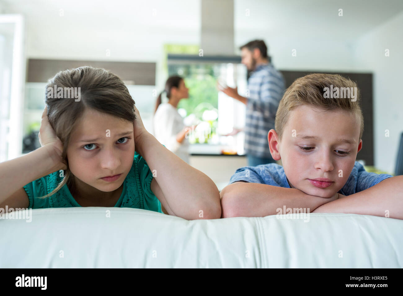 Sad kids hi-res stock photography and images - Alamy