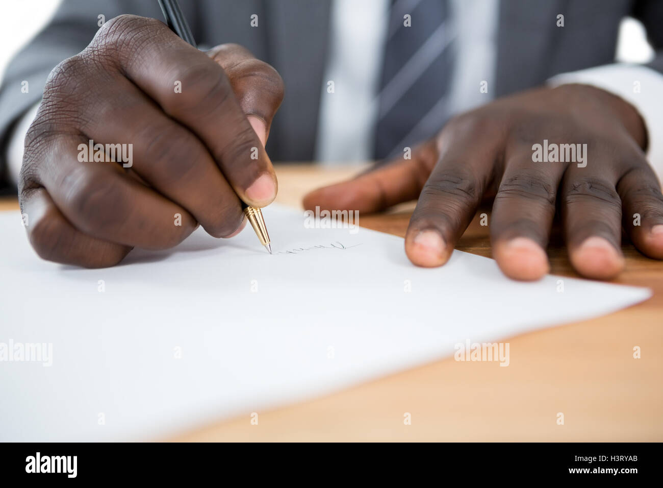 Man signing document hi-res stock photography and images - Alamy