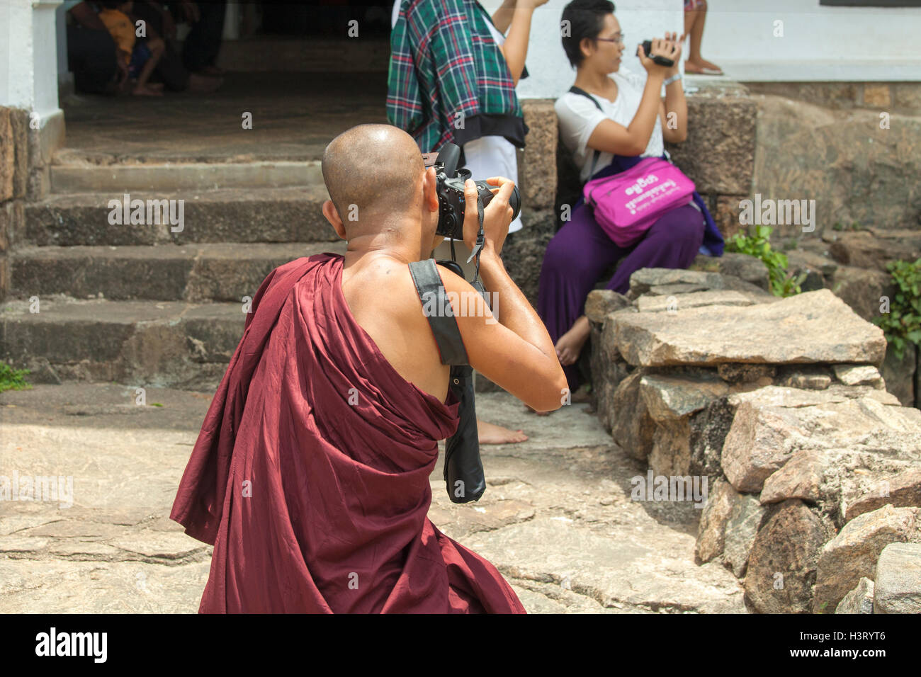 Sri lanka new buddhist hi-res stock photography and images - Alamy