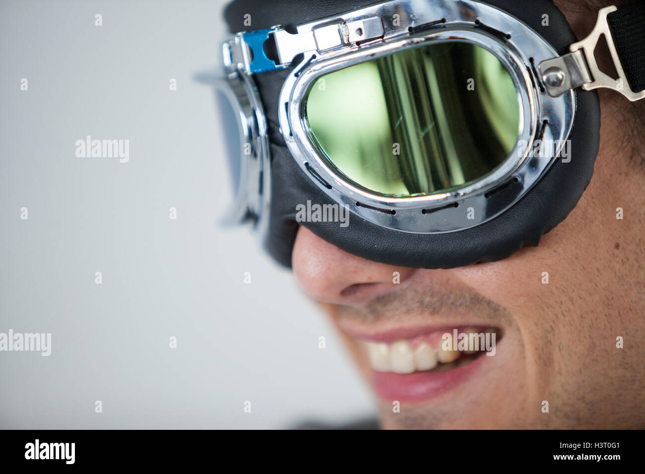 Smiling aviator sunglasses hi-res stock photography and images - Alamy