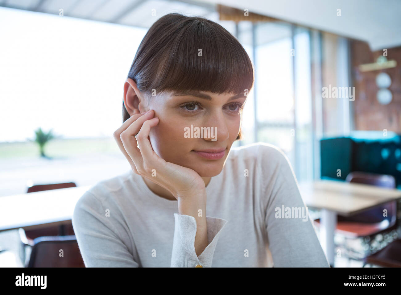 Sitting cafeteria hi-res stock photography and images - Alamy