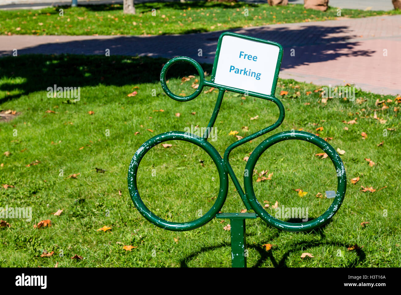 Free Bicycle Parking sign in park Stock Photo - Alamy