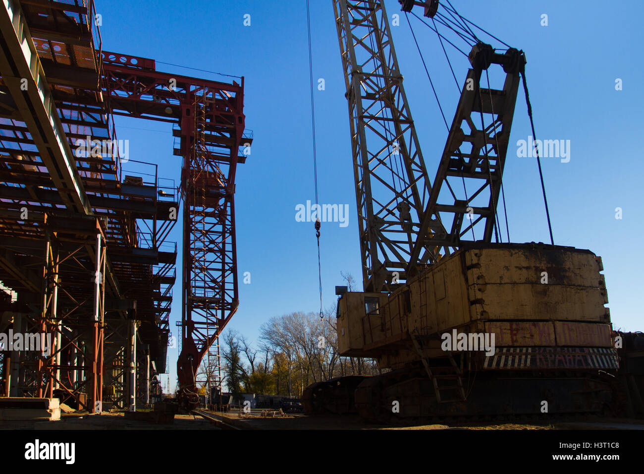 Hoist and crane lifting system hi-res stock photography and images - Alamy