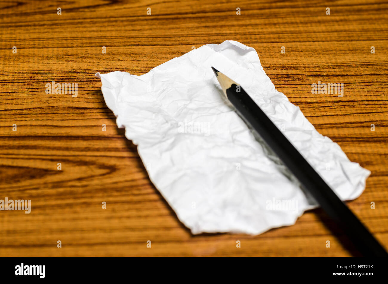 Crumbled paper balls hi-res stock photography and images - Alamy