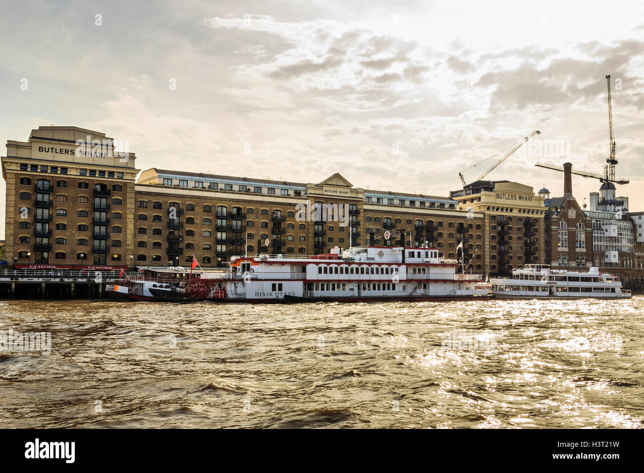 Sunset reflecting on london hi-res stock photography and images - Alamy