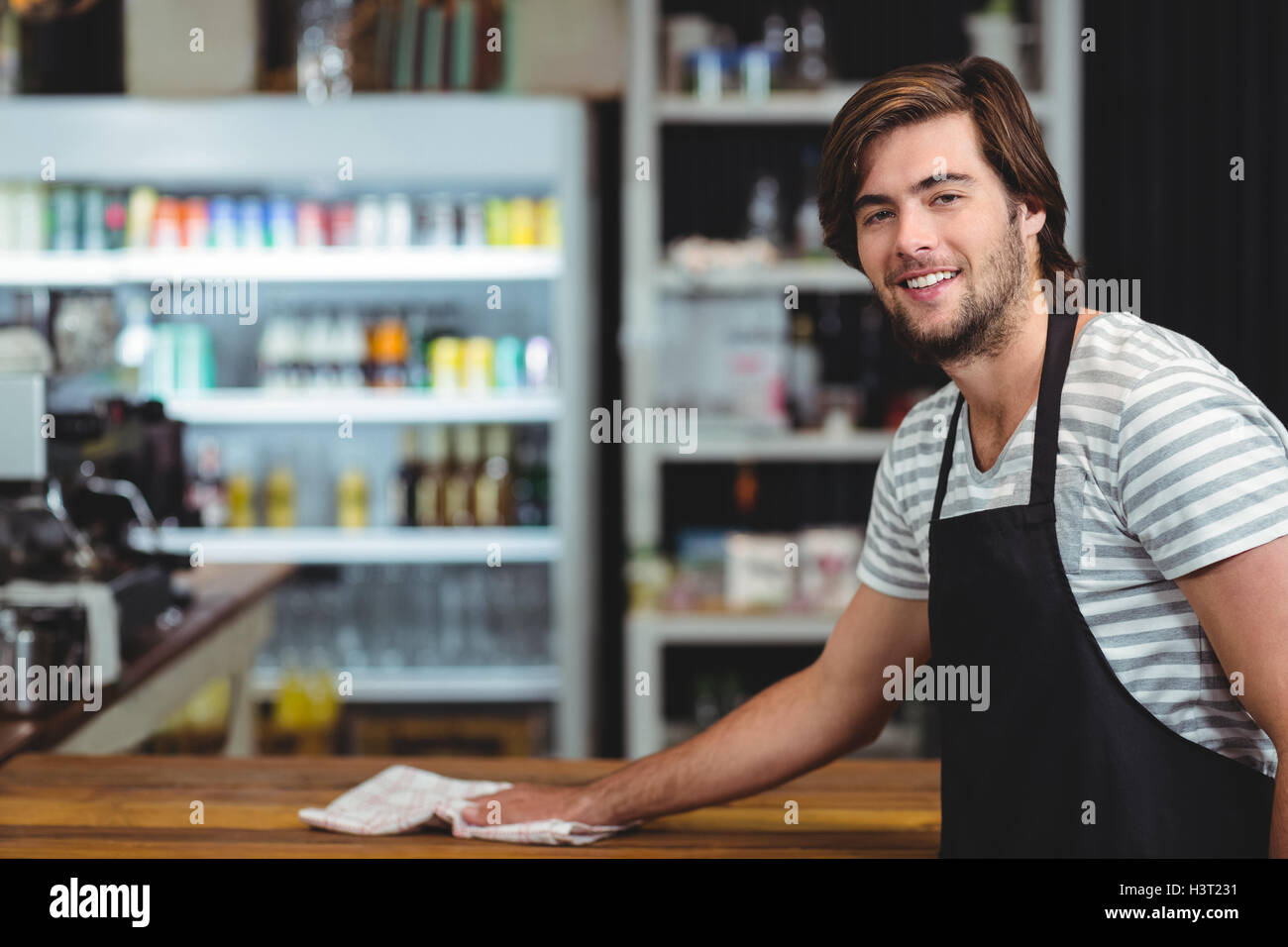 Waiter cleaning cafe counter Stock Photo - Alamy