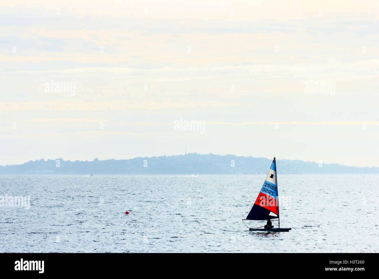 Sailing yacht sea single hi-res stock photography and images - Alamy