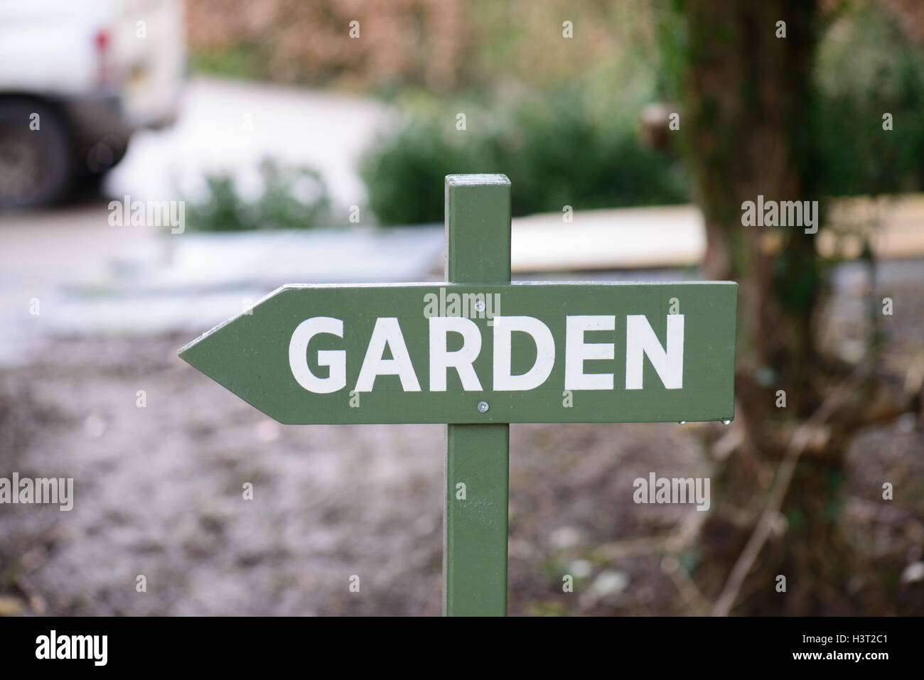Garden this way sign Stock Photo - Alamy