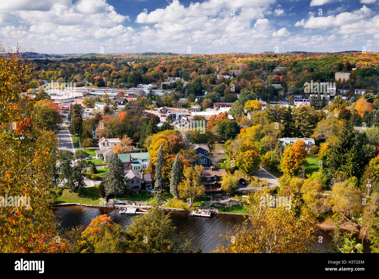 Ontario houses hi-res stock photography and images - Alamy