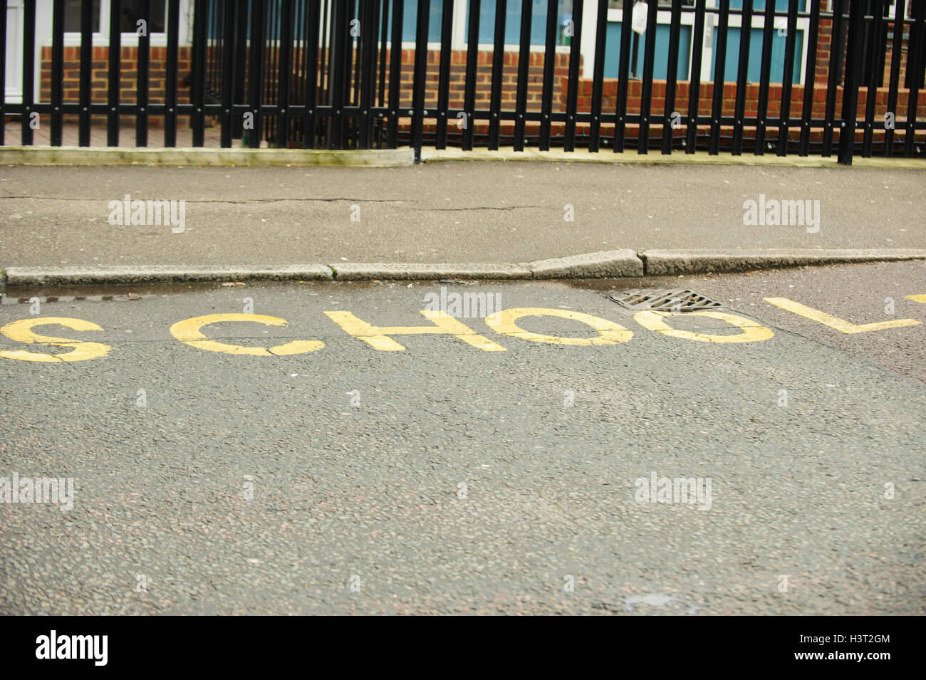 road markings outside school Stock Photo - Alamy