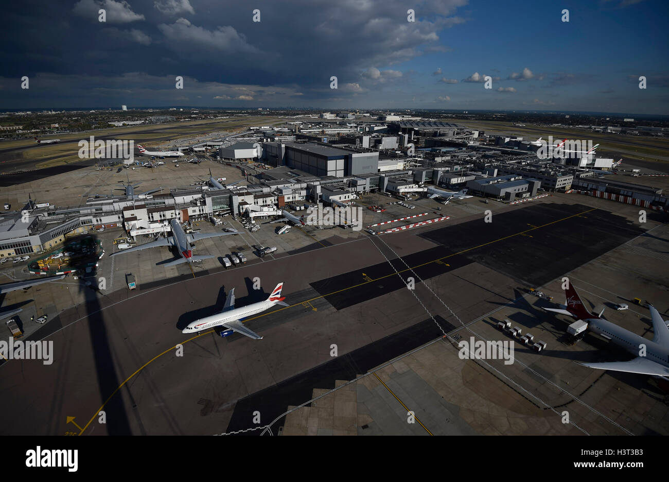 A general view of London's Heathrow Airport Stock Photo - Alamy