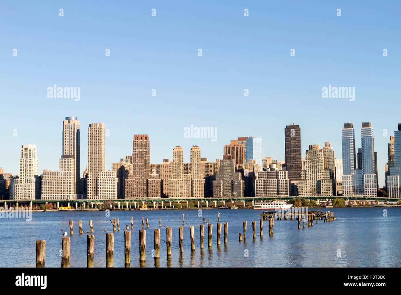 Scenic view of the New York Manhattan skyline seen from across the ...