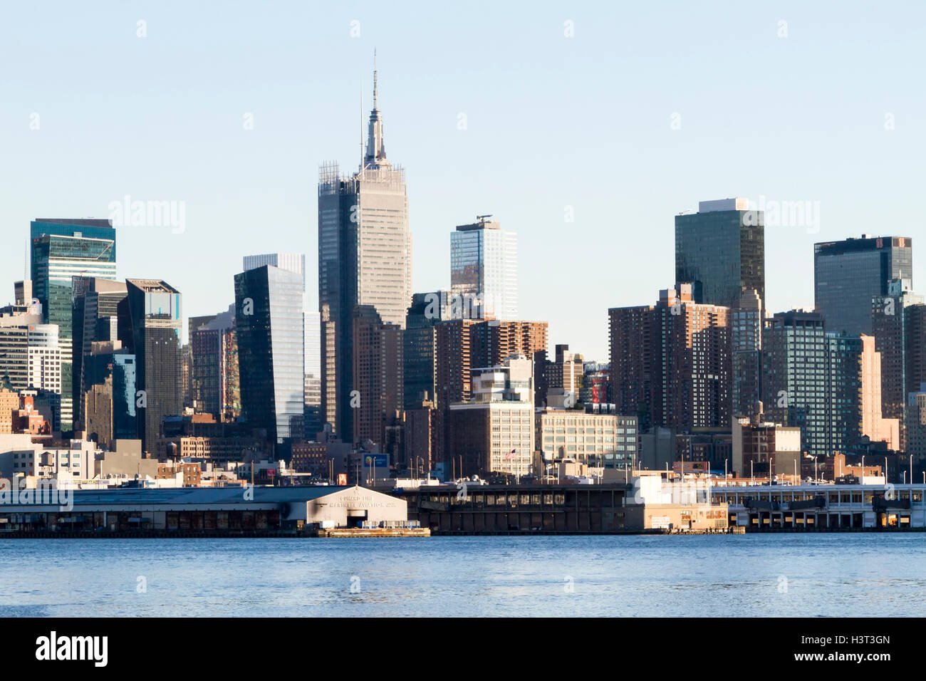 Scenic view of the New York Manhattan skyline seen from across the ...