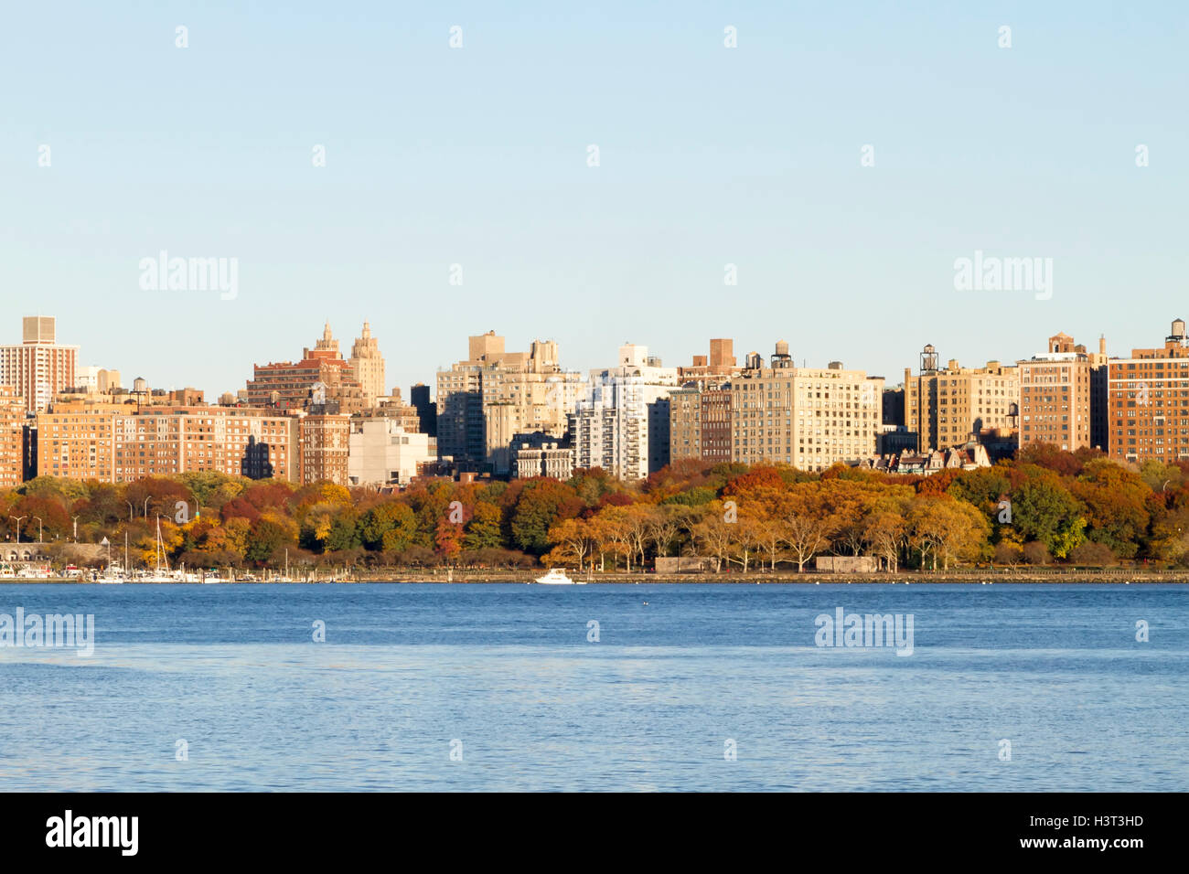Scenic view of the New York Manhattan skyline seen from across the ...