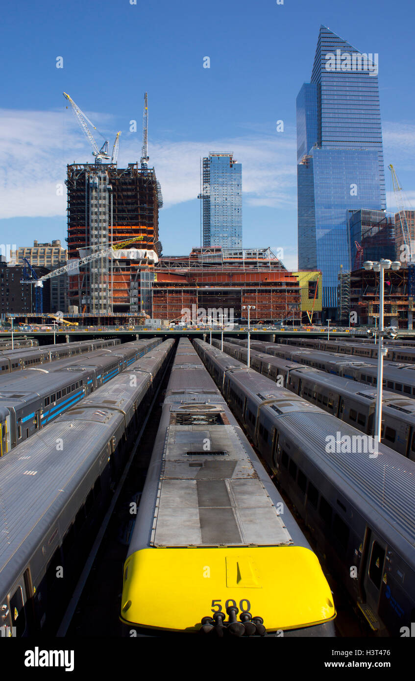 Manhattan trains hi-res stock photography and images - Alamy