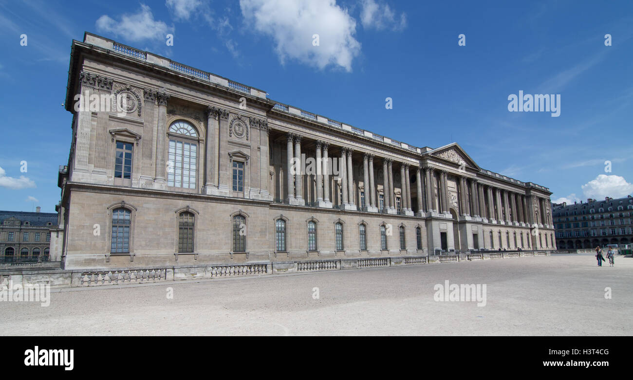 Front of Louvre Museum Stock Photo - Alamy