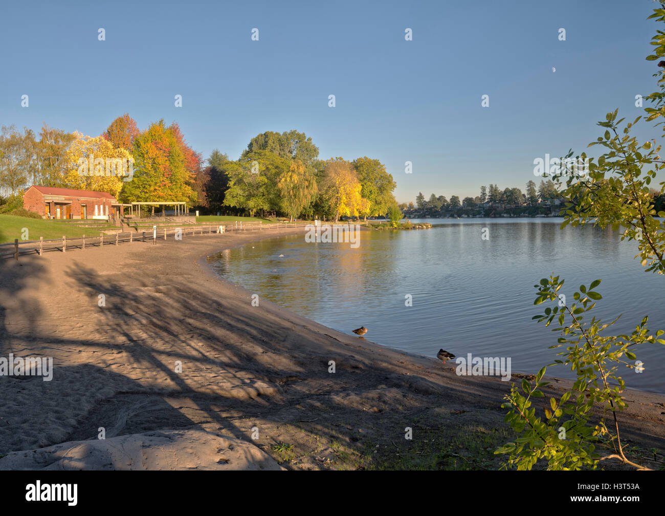 Blue Lake park at sunset Oregon state Stock Photo - Alamy