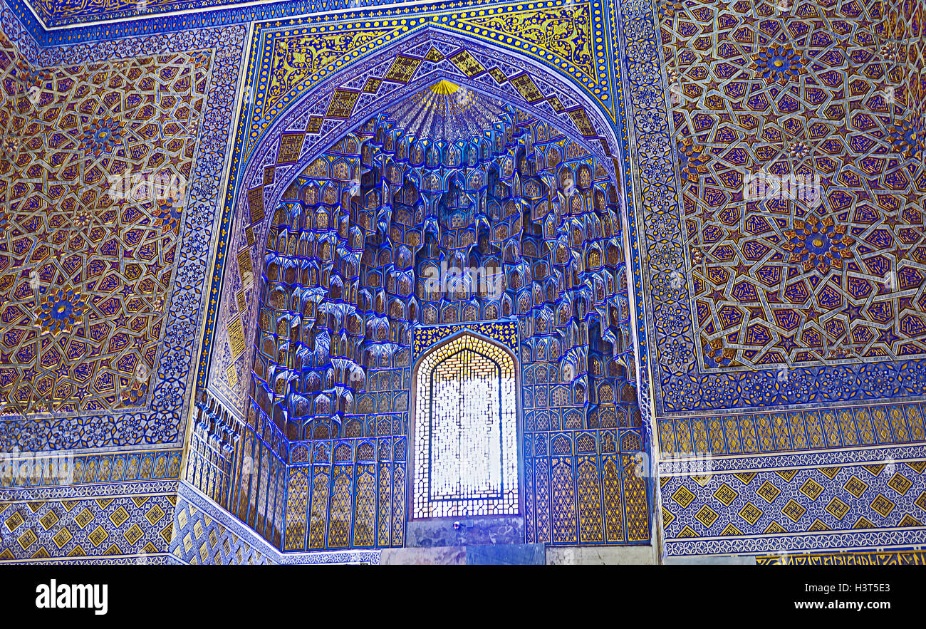Blue gold islamic pattern in hi-res stock photography and images - Alamy