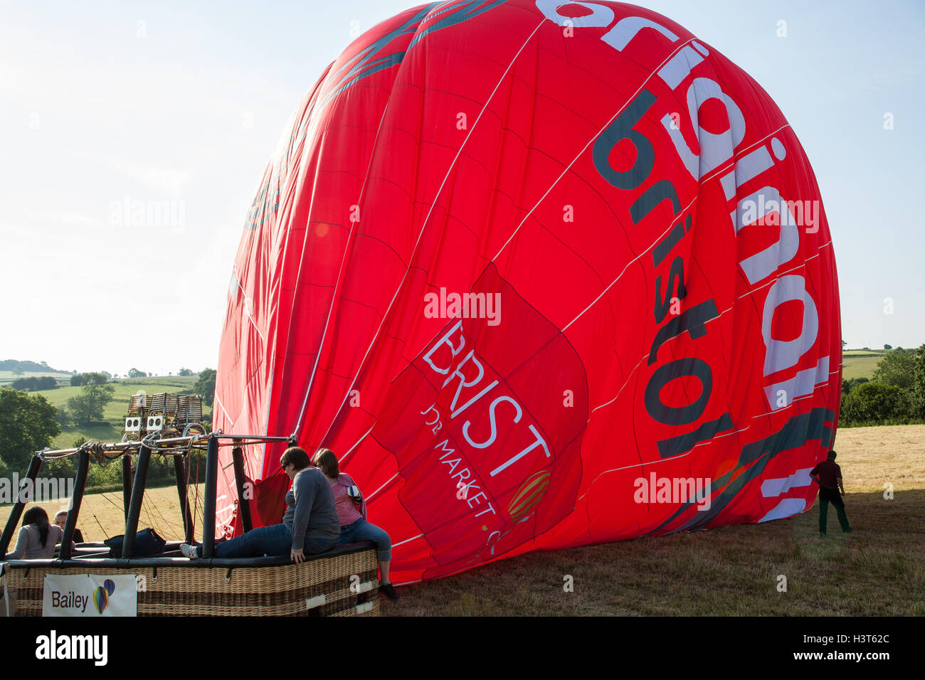Bright hot air balloon canopy hi-res stock photography and images - Alamy