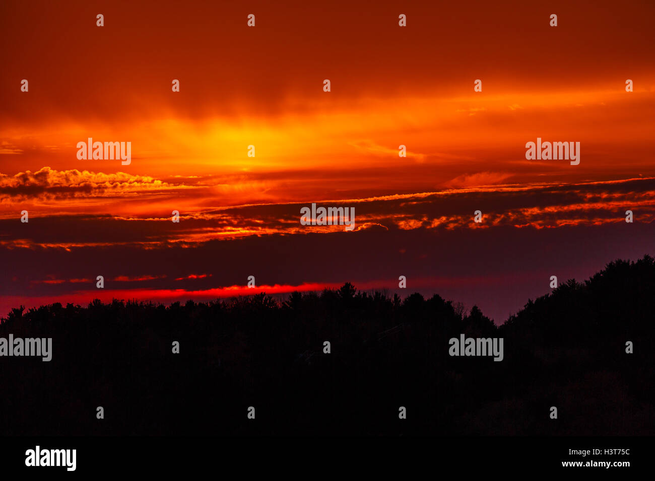 Beautiful, colorful sunset in a Wisconsin sky Stock Photo - Alamy