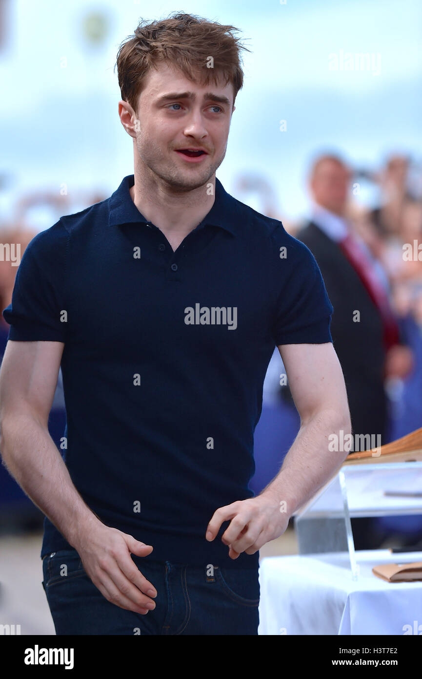 Daniel Radcliffe unveils his dedicated beach locker room during the ...