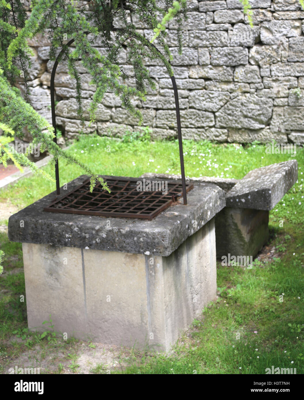 ancient well in the courtyard of the medieval castle Stock Photo - Alamy