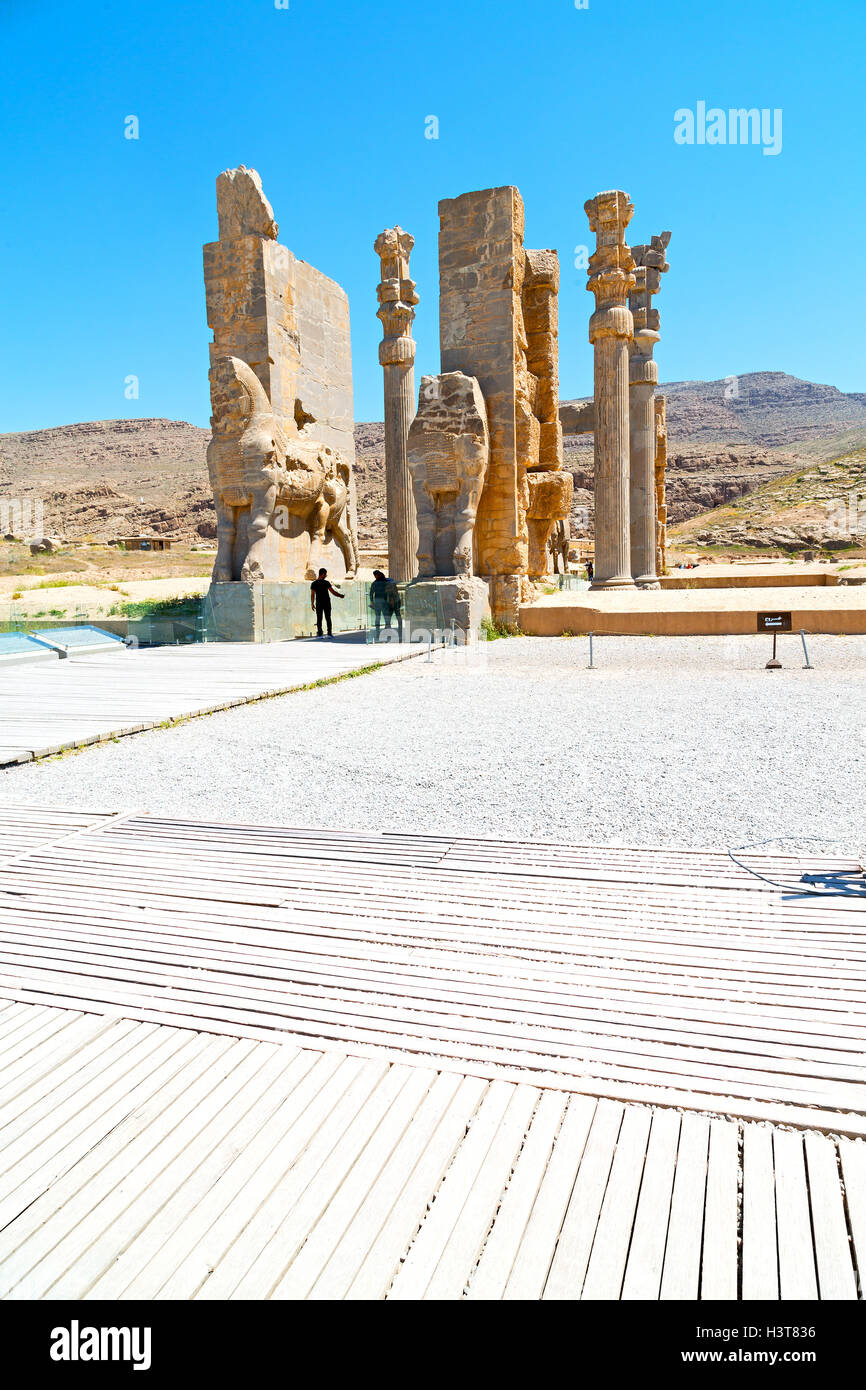 in iran persepolis the old ruins historical destination monuments and ...