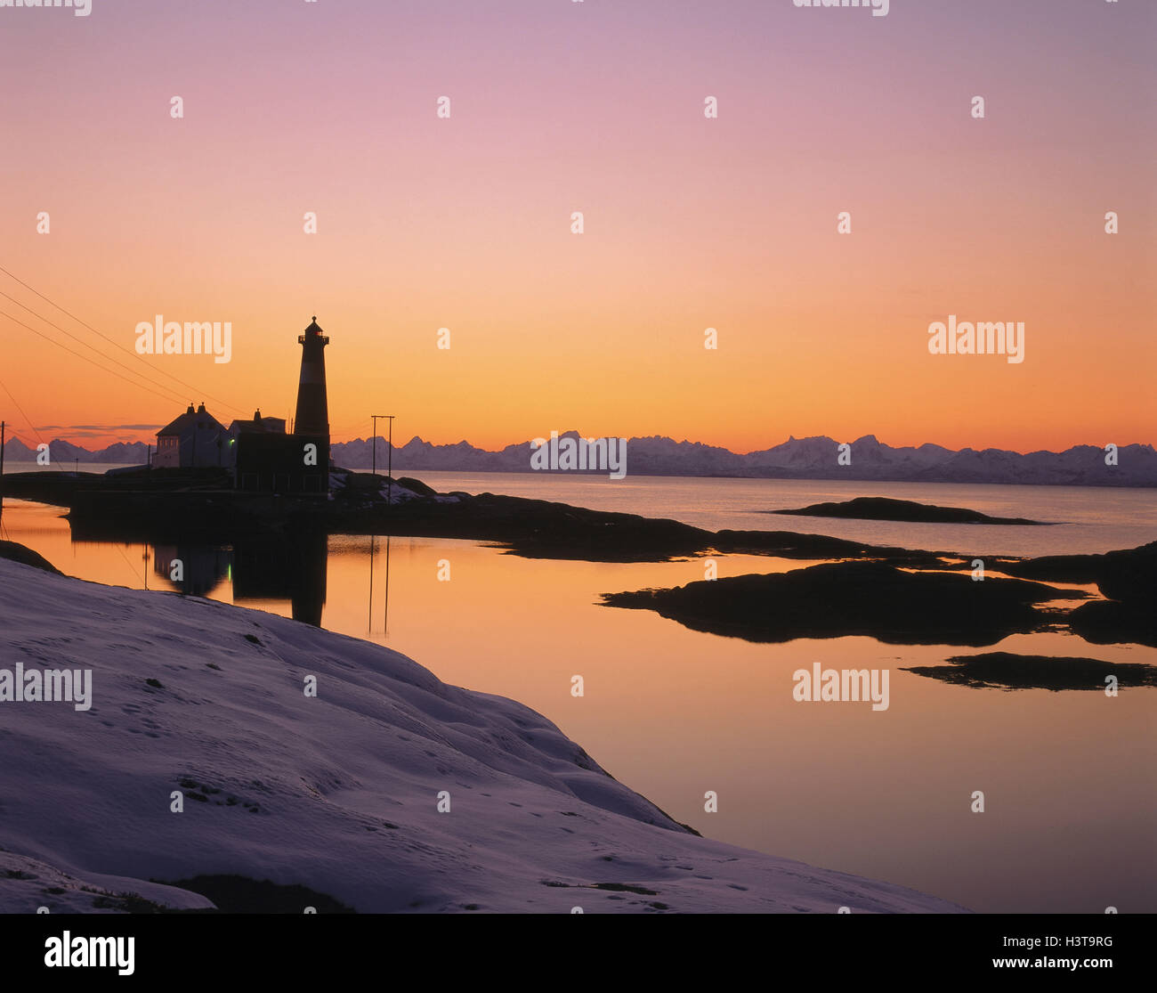 Lighthouse in winter hi-res stock photography and images - Alamy