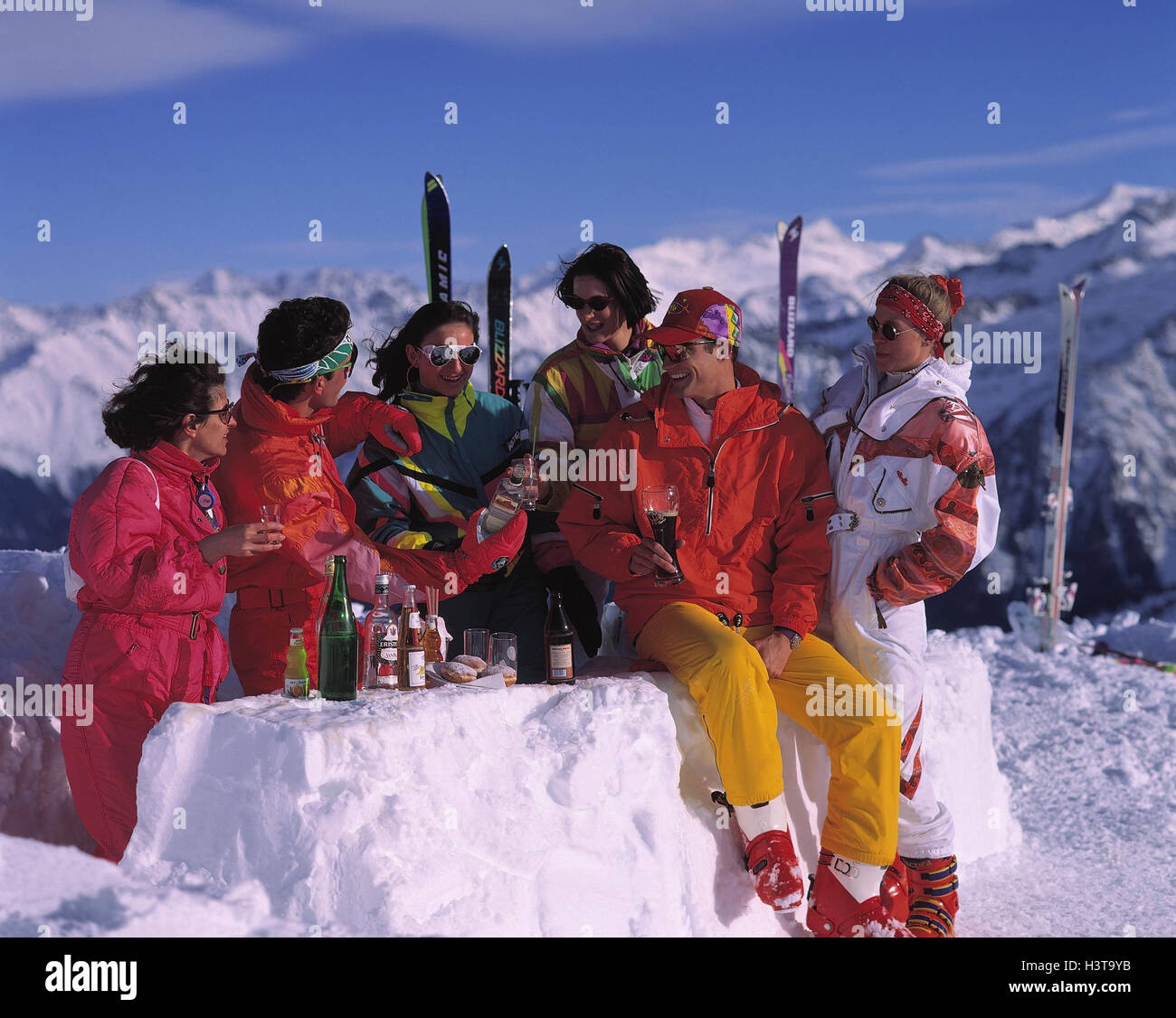 Mountain landscape, snow bar, skier, winter, winter scenery, group ...