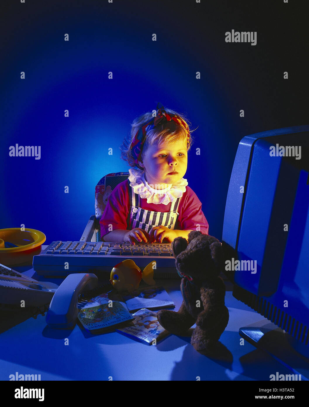 Girls, computers, inside, child, PC, secretly, play, game, curiosity ...