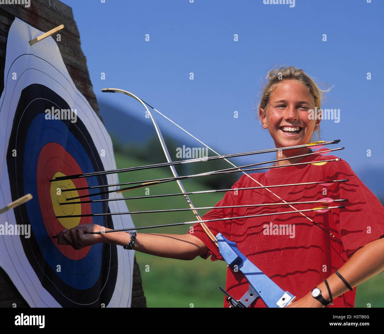 Bows and arrows hi-res stock photography and images - Alamy