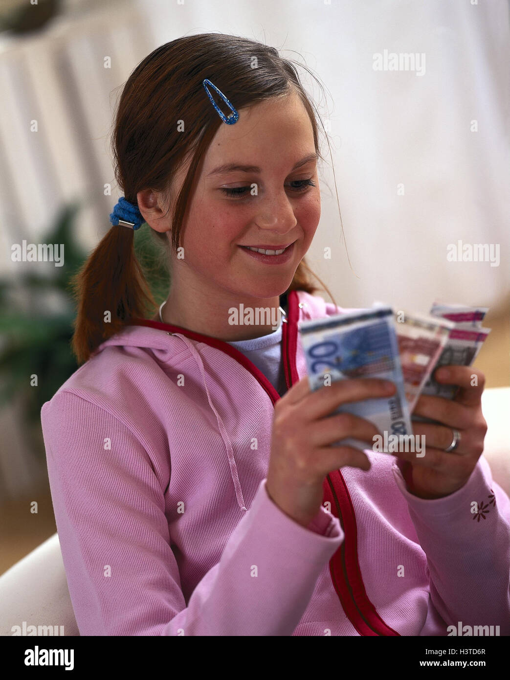 Girls, sofa, bank notes, count inside, at home, child, young persons ...