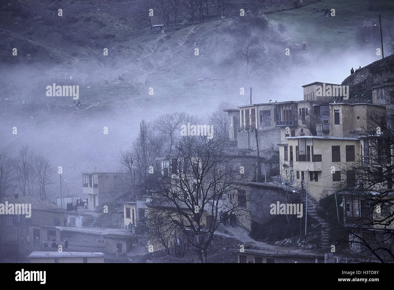 Mountain view in fog hi-res stock photography and images - Alamy