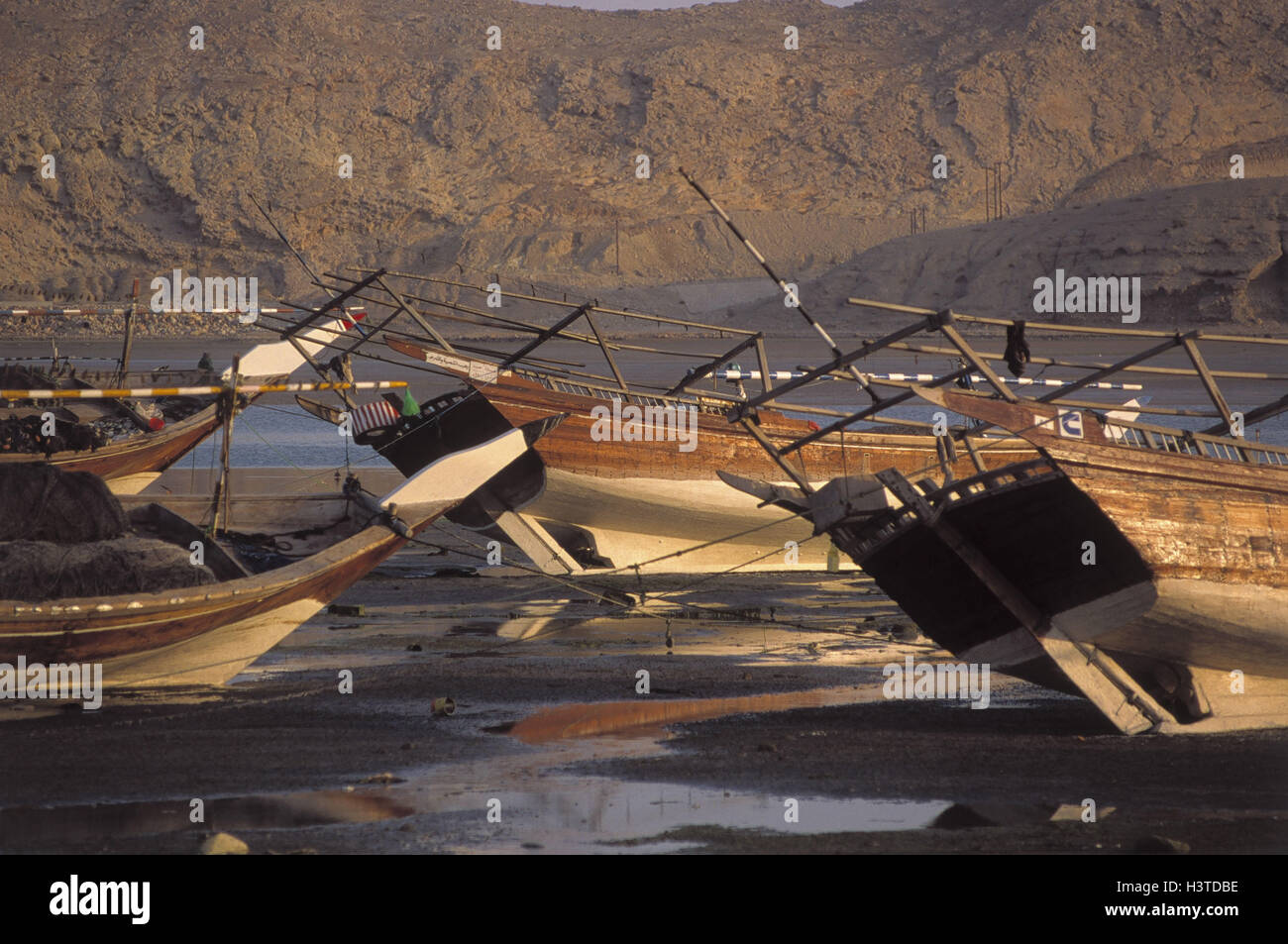 Oman, Sur, Dhaus, low tide, shipyard, ships, shipbuilding, economy ...