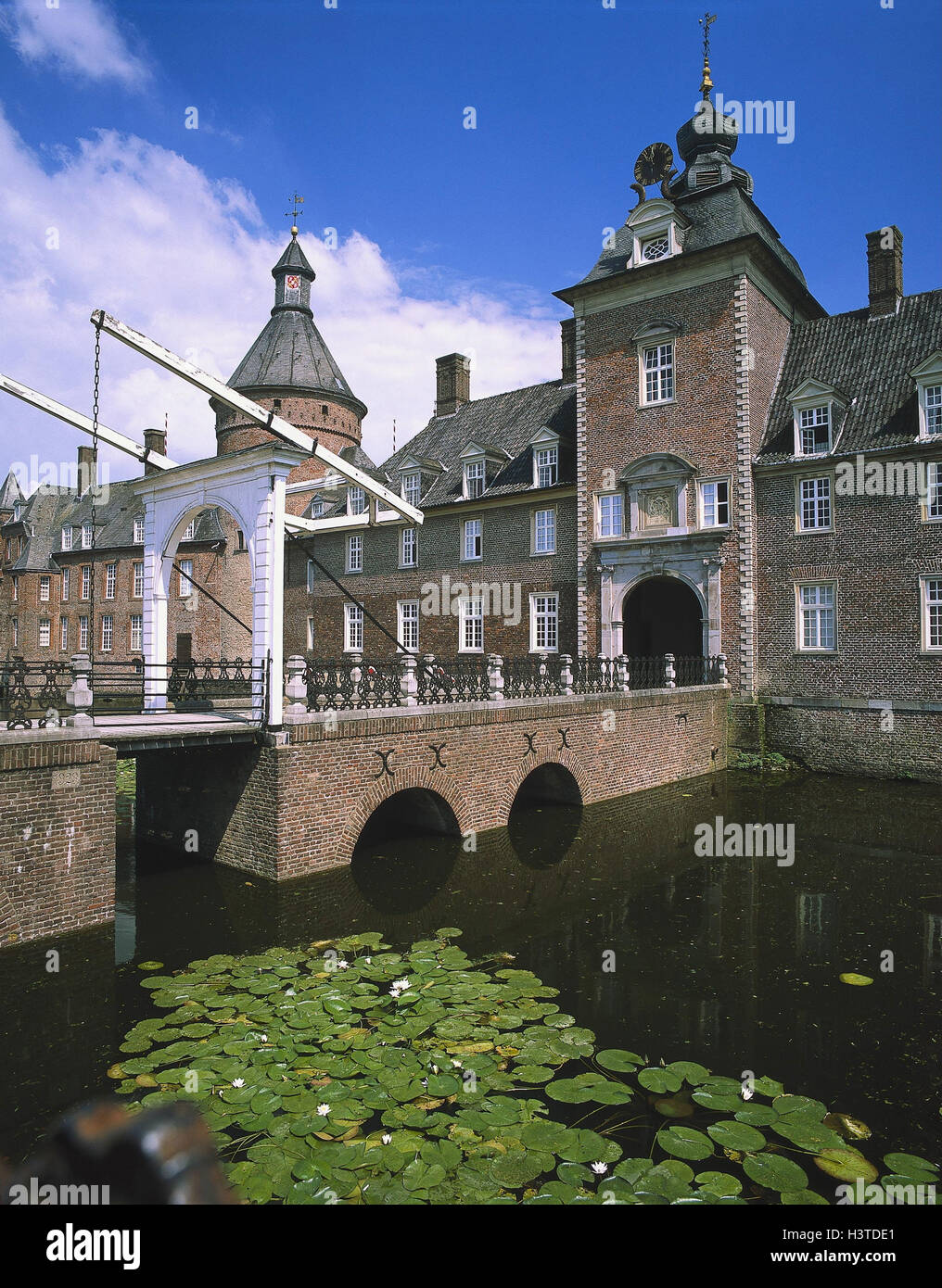 Germany, North Rhine-Westphalia, castle Issel, castle Anholt, moat ...