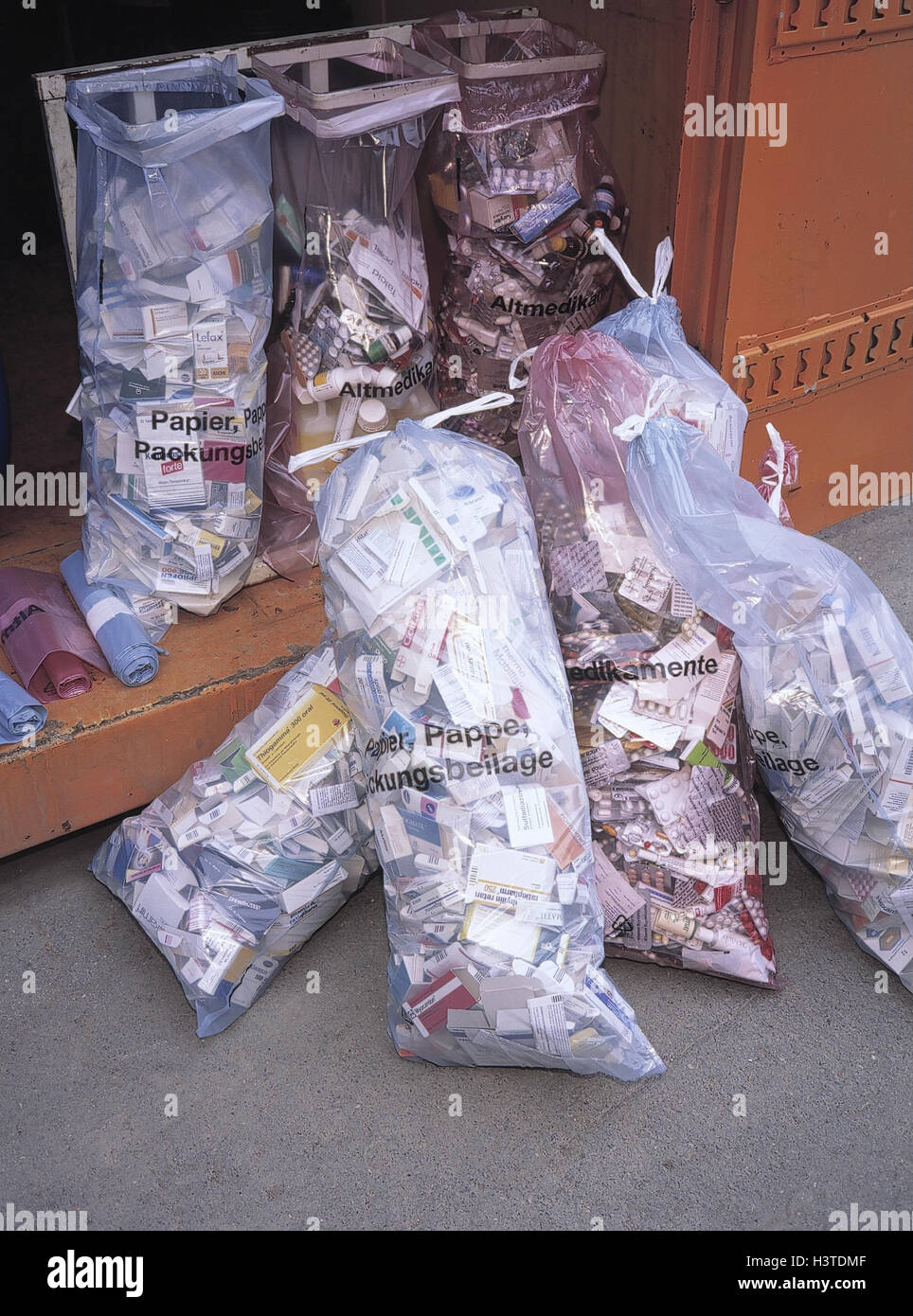 Hazardous wastes, bags, Old drugs, problem garbage, envelopes ...