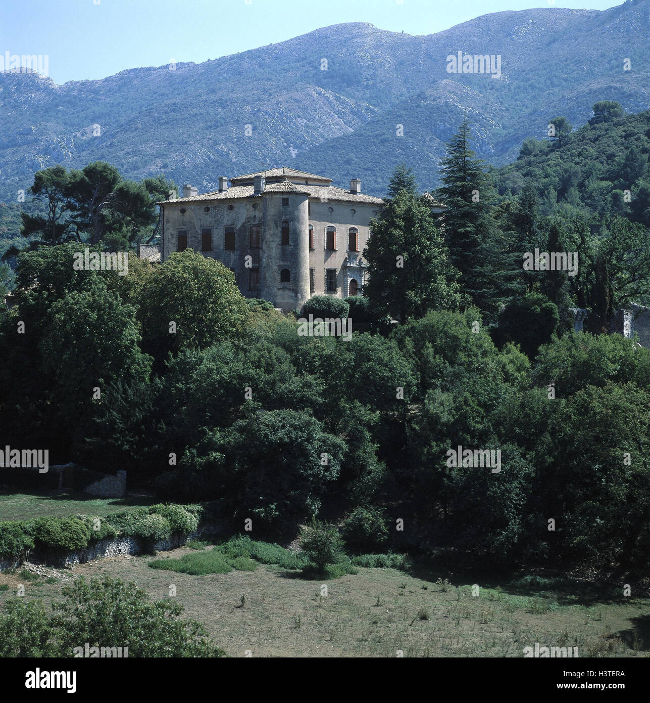 Vauvenargues picasso hi-res stock photography and images - Alamy