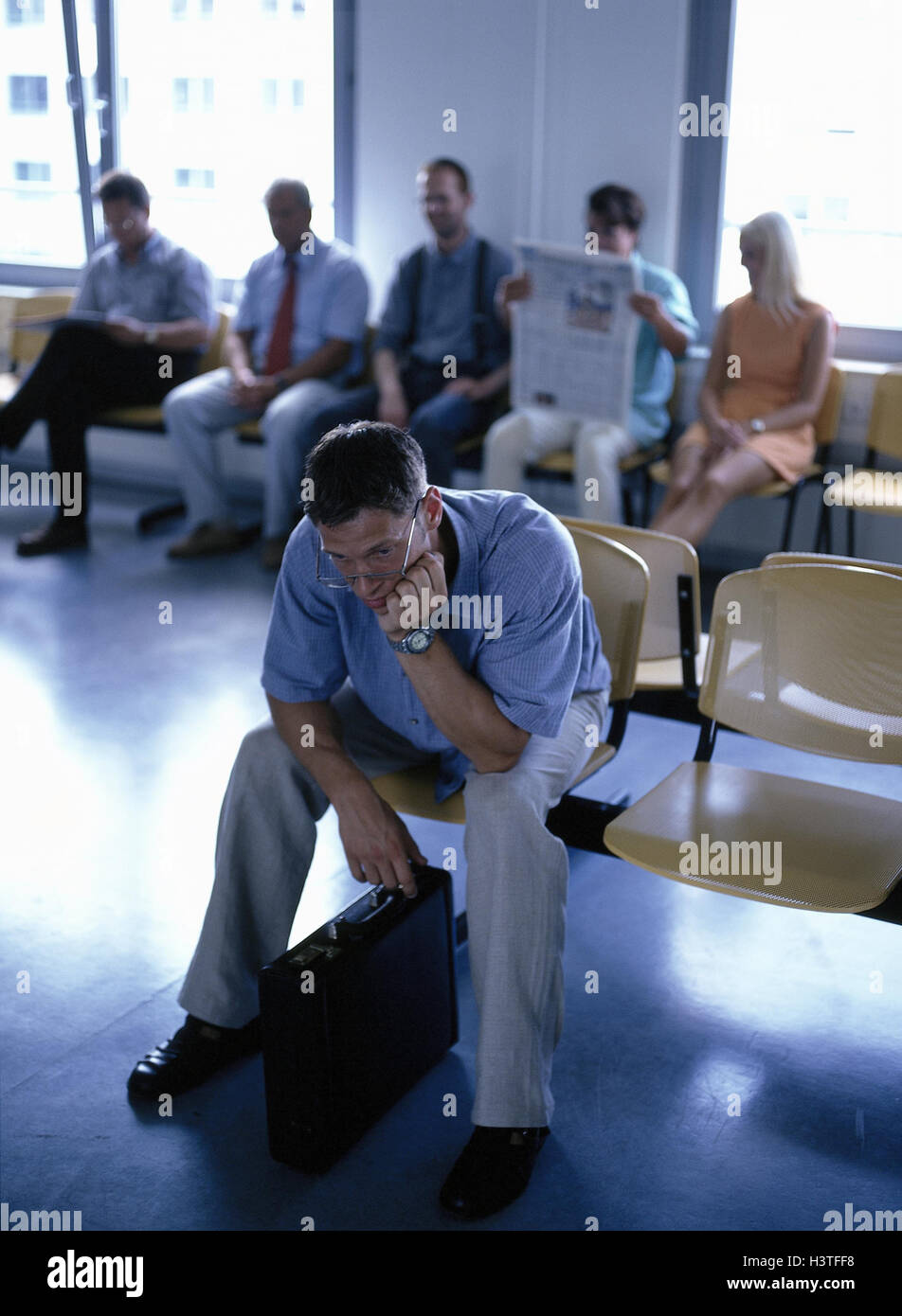 Room men hi-res stock photography and images - Alamy