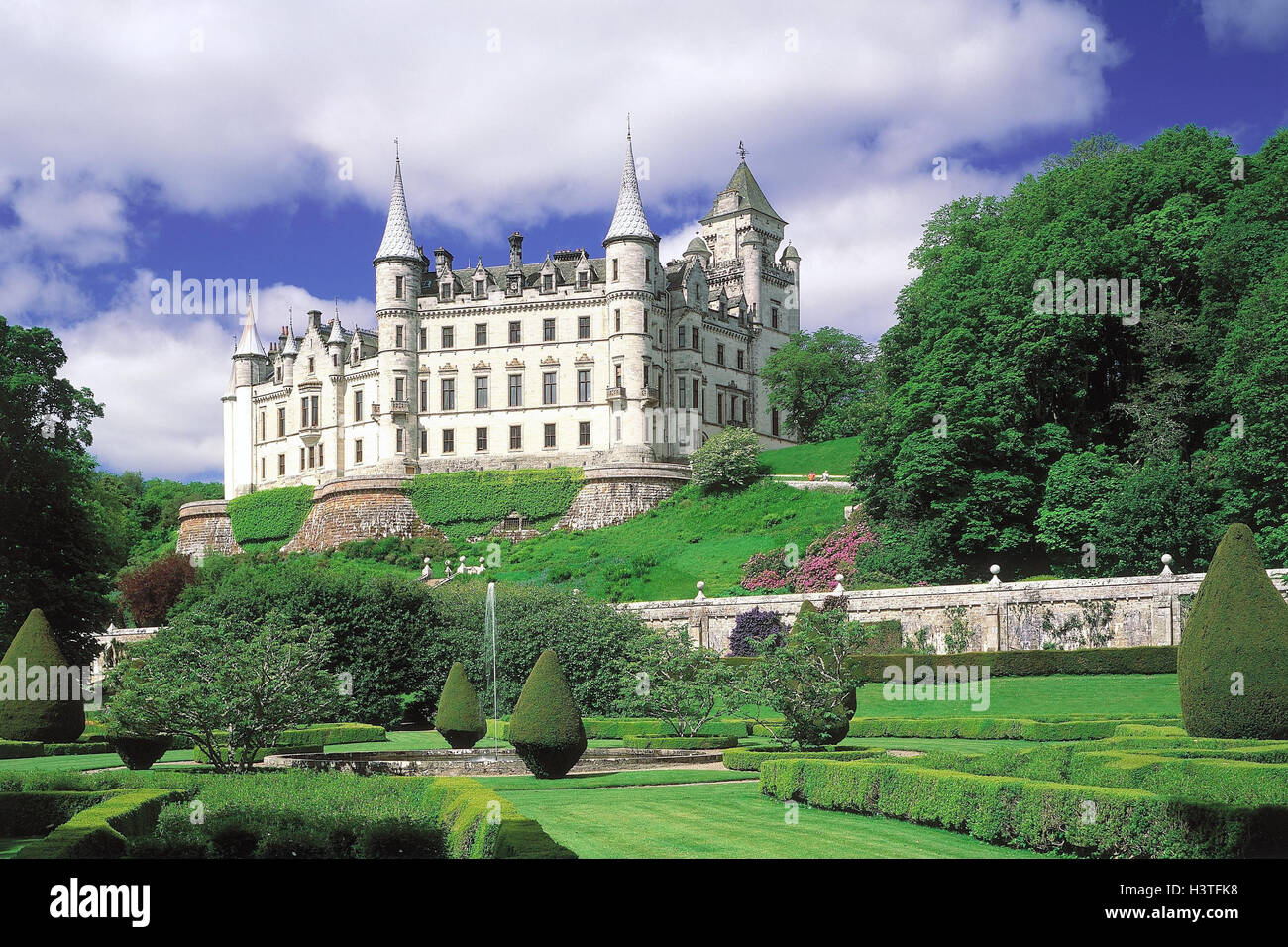 Great Britain, Scotland, highland, Dunrobin Castle, castle grounds ...