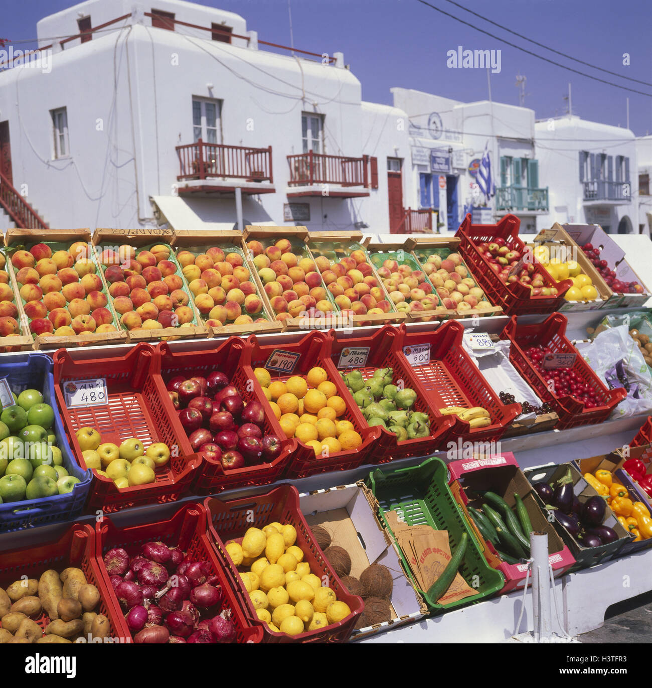 Sales stand with fruit hi-res stock photography and images - Alamy