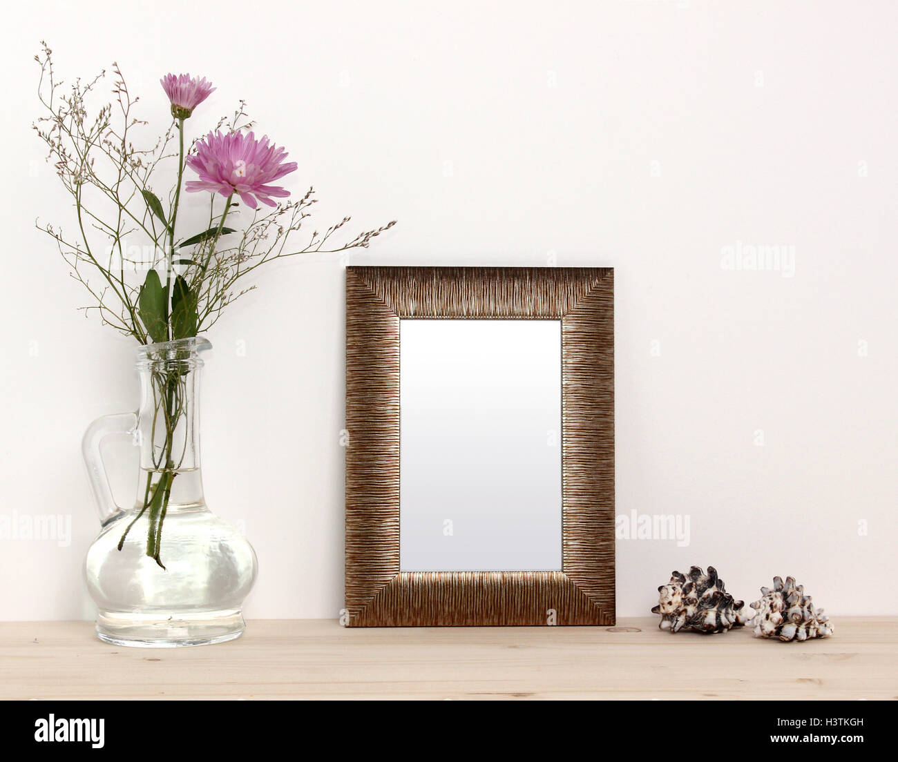 Bronze shells hi-res stock photography and images - Alamy