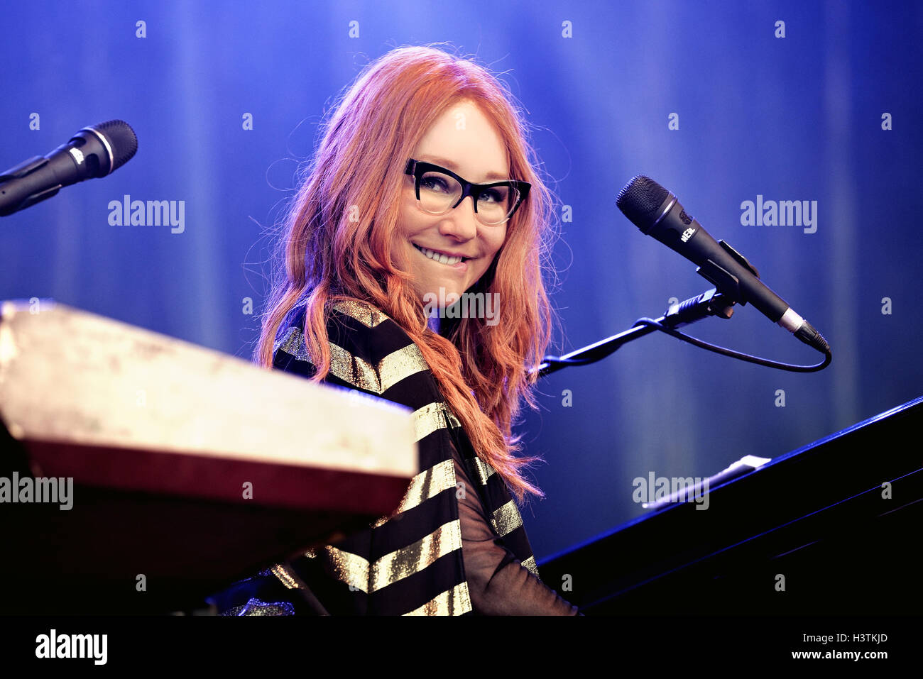 BARCELONA - MAY 30: Tori Amos (singer, songwriter, pianist and composer ...