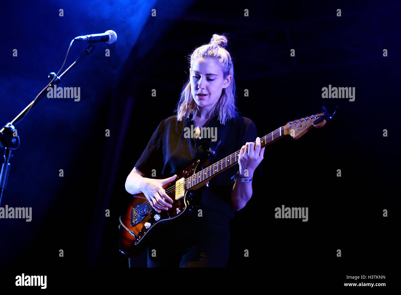 Mackenzie scott hi-res stock photography and images - Alamy