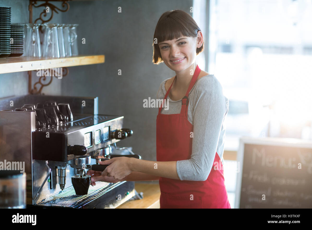 Waitress young woman cafe hi-res stock photography and images - Alamy