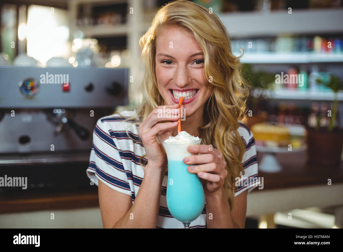 Milkshake straw hi-res stock photography and images - Alamy