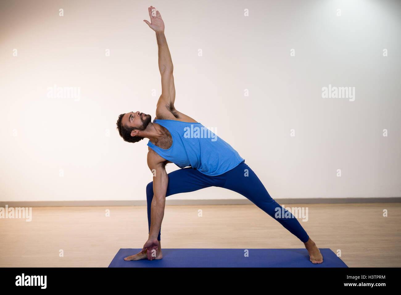 Reverse Triangle Pose